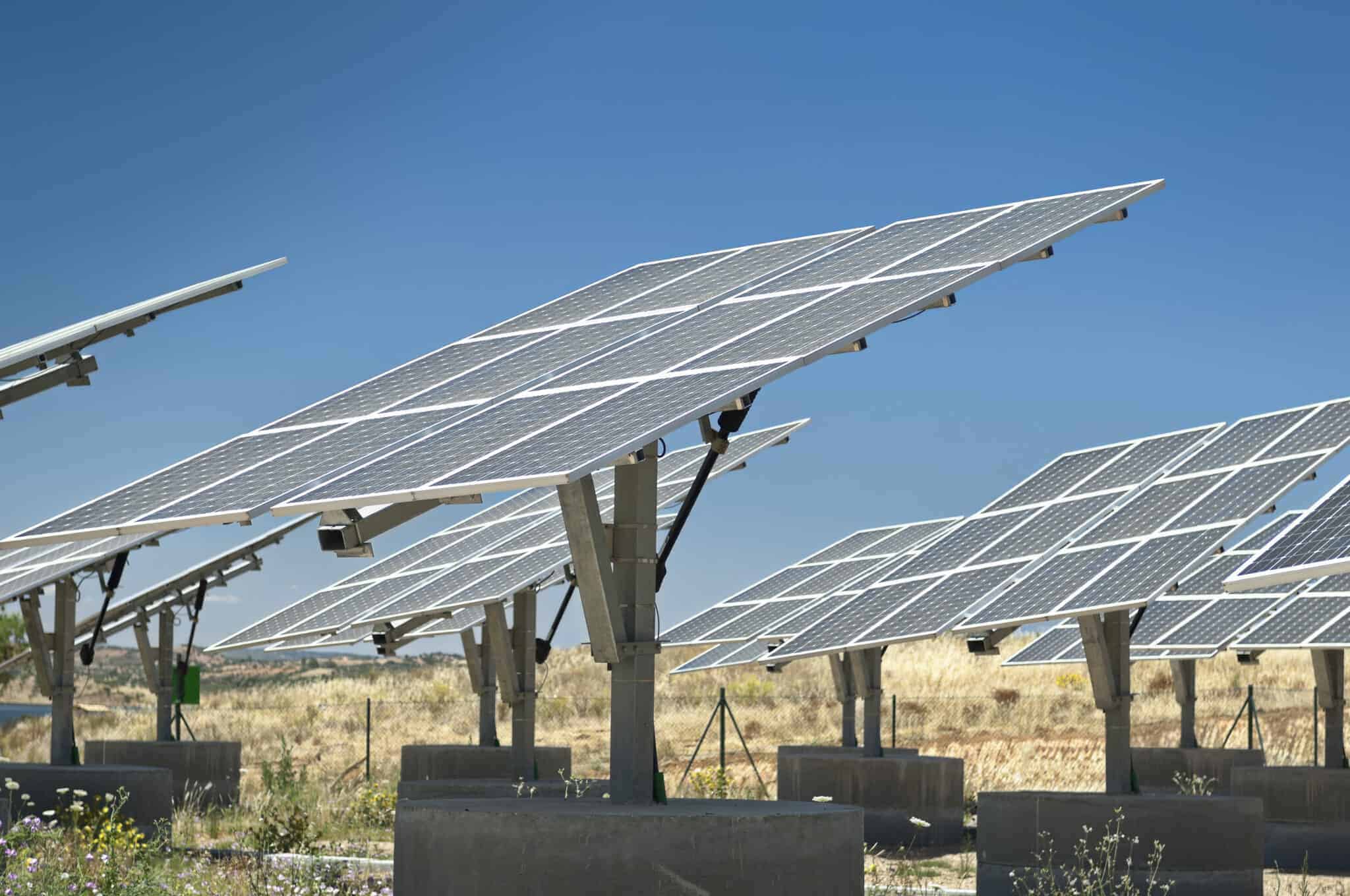 3 Benefits of Single Axis Solar Trackers | EnergyLink