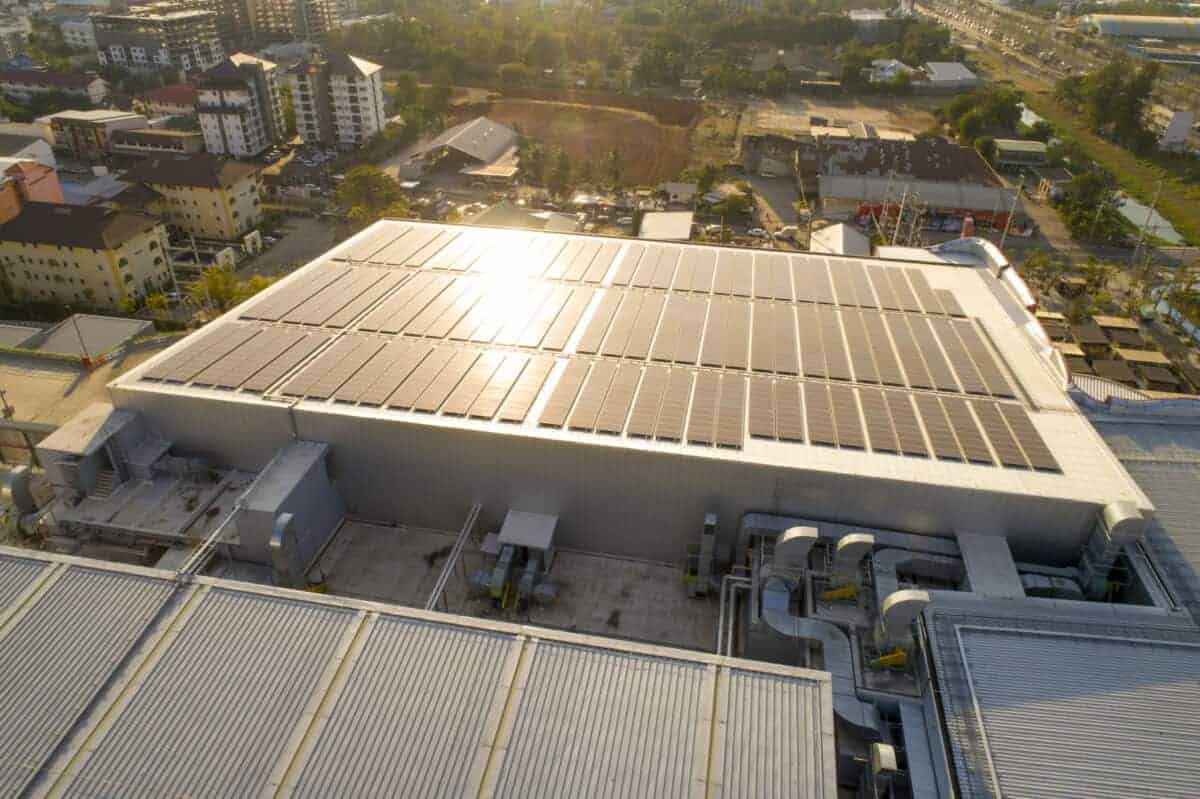 2 Benefits of Solar Warehouses | EnergyLink